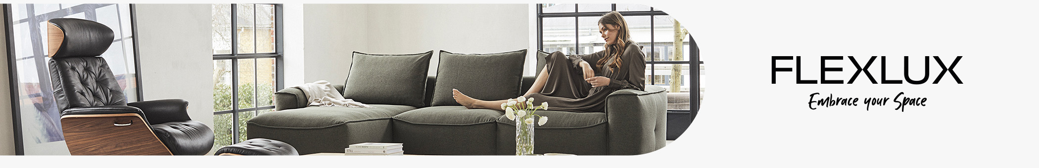 Ořechový odkládací stolek Flexlux ke křeslu Clement 48 x 64 cm - momenti.cz